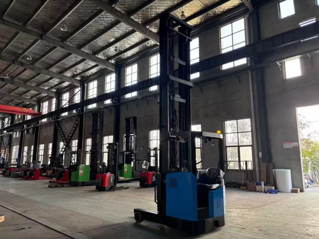 What is the difference between a Reach Truck and a Compact Reach Truck ...